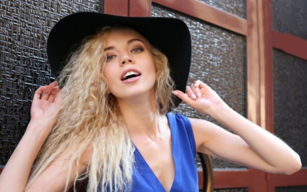 Choosing the Best Hat Color to Match Your Hair - Hat Realm